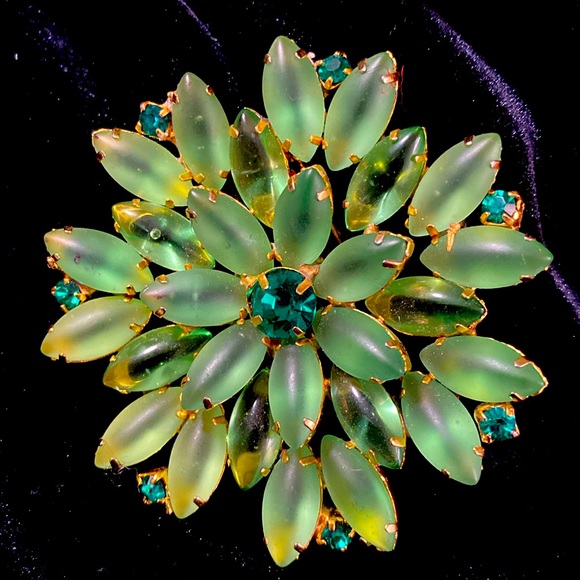 Jewelry | Vintage Green Frosted And Emerald Green Brooch In Gold Metal ...